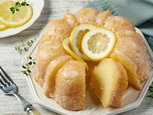 Yellow Rose Lemon Cake